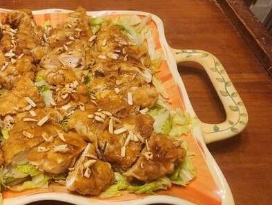 Surprisingly light breading, nuanced taste in almond chicken