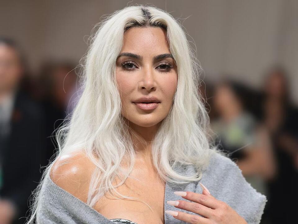 Kim Kardashian Is Unrecognizable in Skin-Tight Albino Alligator ...