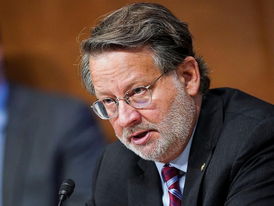 Michigan Senator leading bipartisan investigation into Trump ...