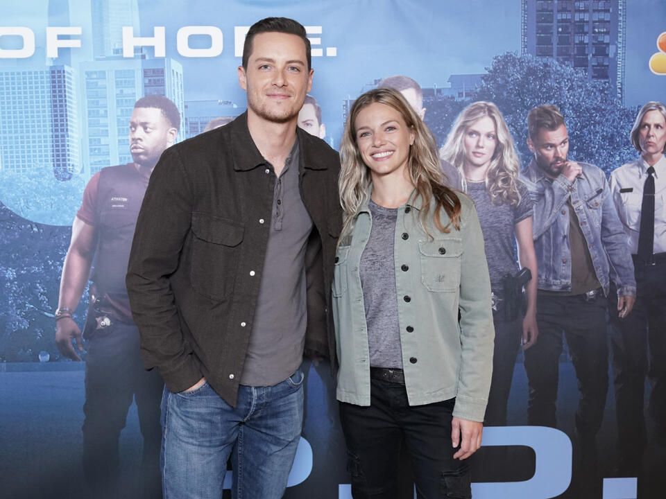 'Chicago PD' Alums Tracy Spiridakos and Jesse Lee Soffer Fuel Romance ...
