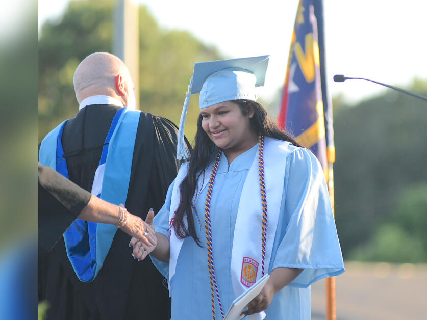 Vikings hold commencement exercise