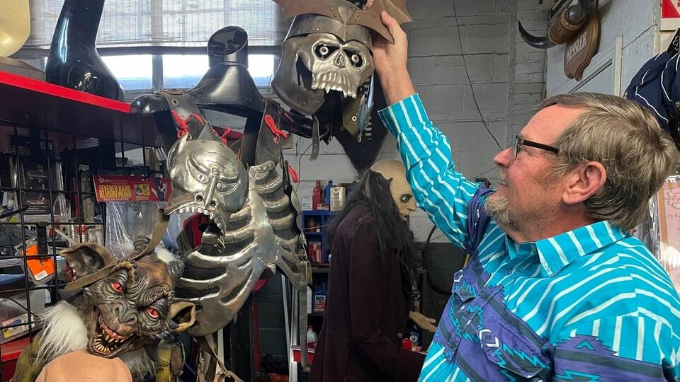 Longtime KCK costume shop rents out fun for Halloween - NewsBreak