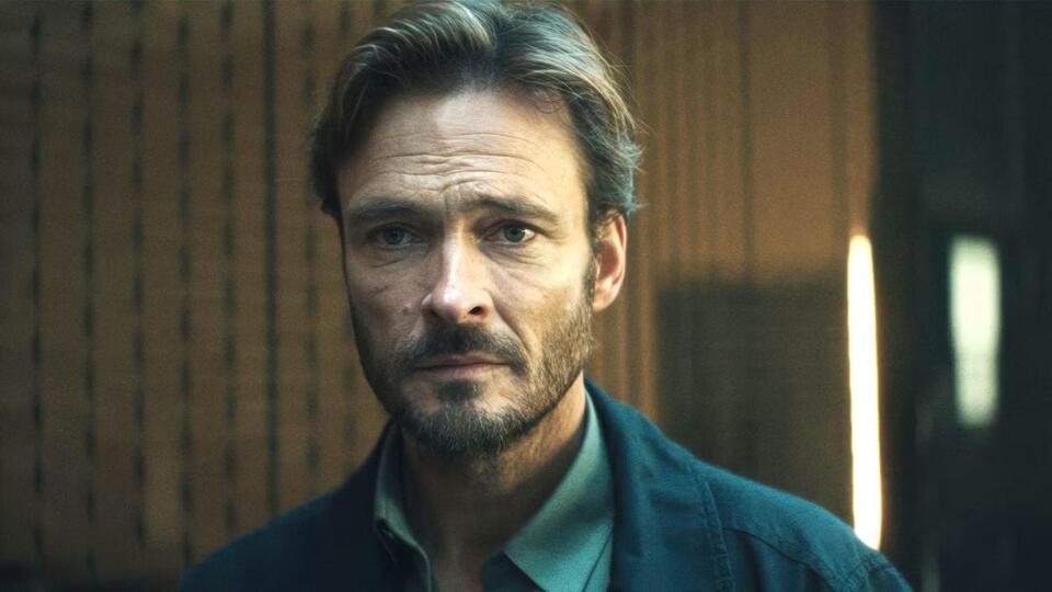 Netflix’s Surging 6-Part Spy Thriller Is the Perfect 'Black Doves ...