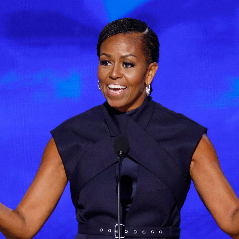 ‘Unbothered’ Michelle Obama Turns Heads In Baggy Cargo Pants And Wears ...