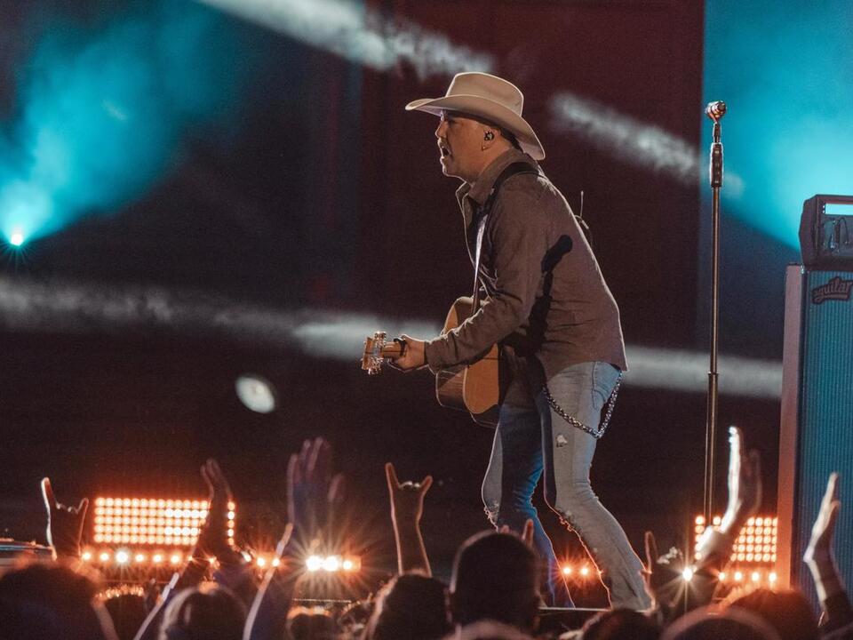 Jason Aldean Ramps Up Electrifying Energy With Country Anthem On CMT Stage