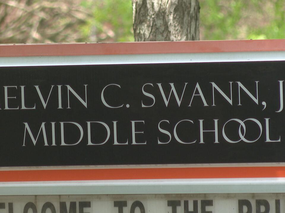 Swann Middle School prepares to close its doors, holds Victory Lap ...