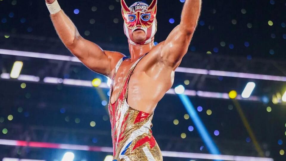 WWE Superstar Accidentally Reveals El Grande Americano’s Real Identity ...