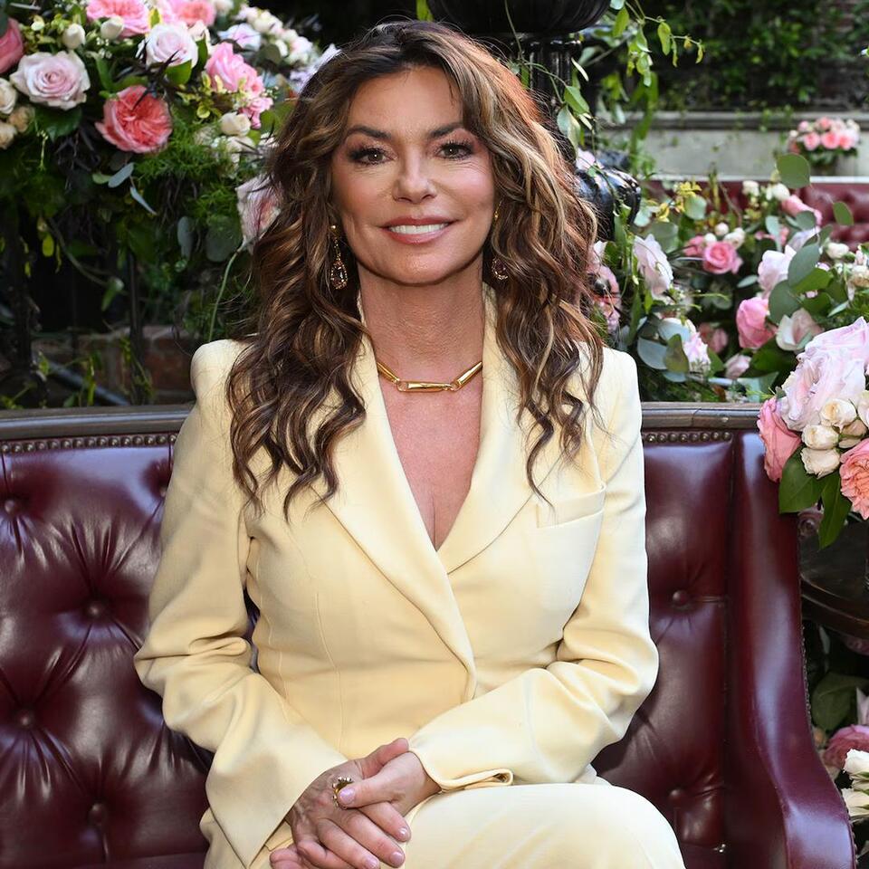 Shania Twain Shows Off Bangs in Striking Hair Transformation - NewsBreak