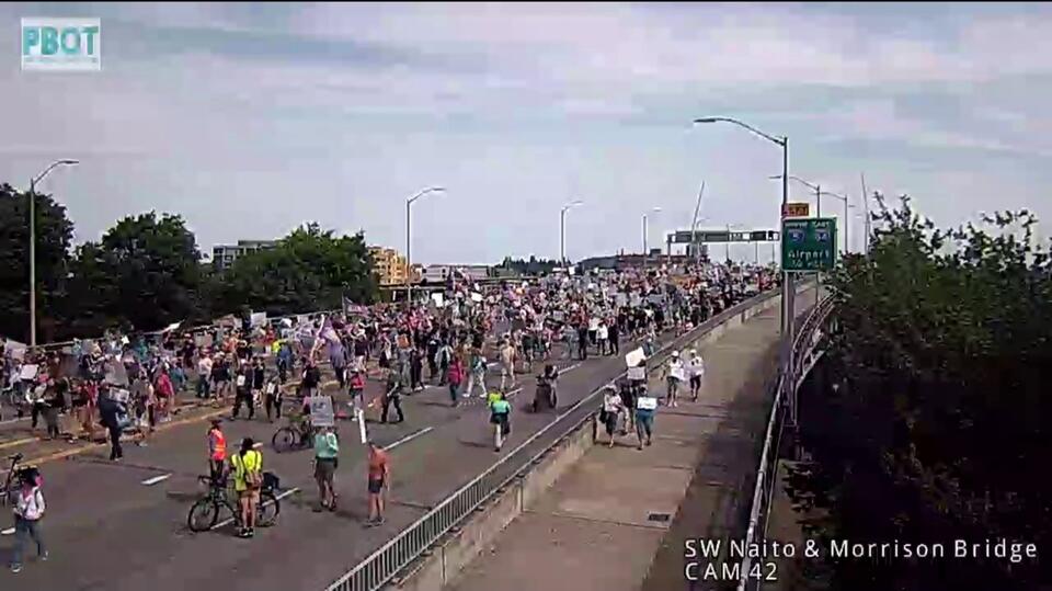 Thousands march across Portland bridges in Labor Day anti-Trump protest ...