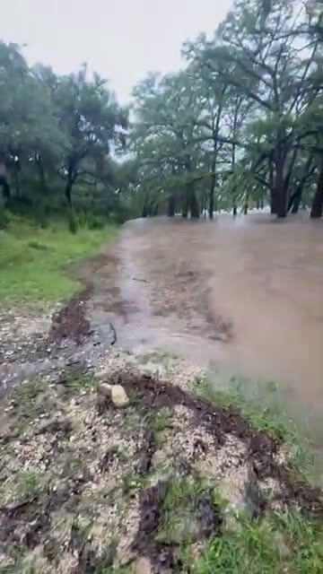 Frio River rises after heavy downpours, causing flooding in Uvalde ...