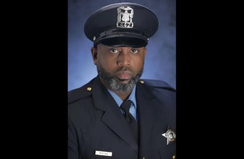 Video released shows encounter that left an Oak Park detective dead ...