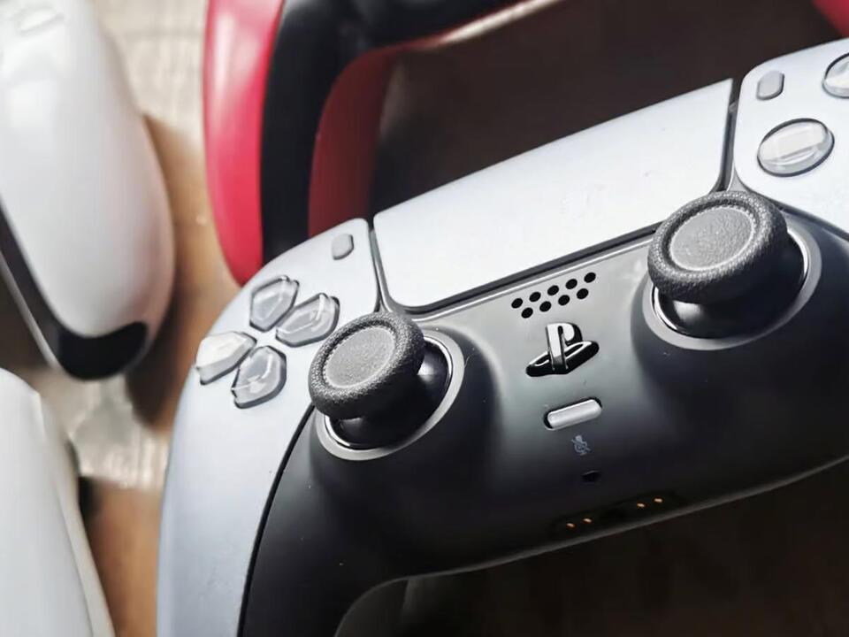 I’m on my fourth PS5 pad & Sony needs to fix the DualSense’s biggest ...