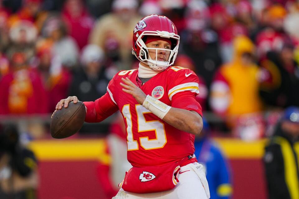 Patrick Mahomes Reacts With 6-Word Message After Russell Wilson ...