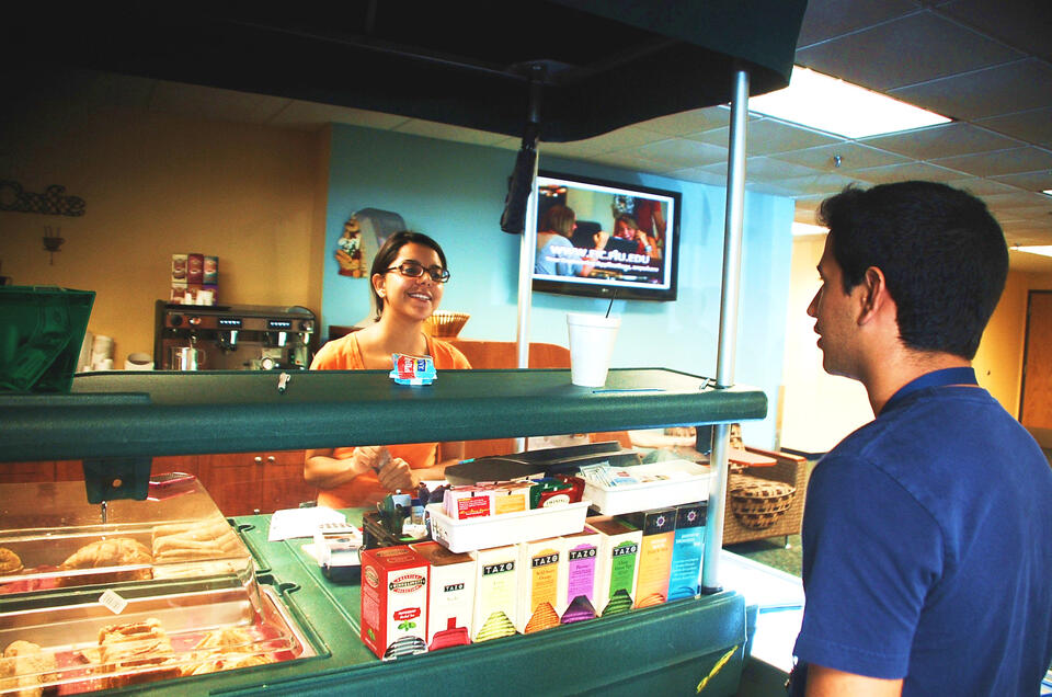 FIU student workers see pay raise as Florida minimum wage rises to $14 ...