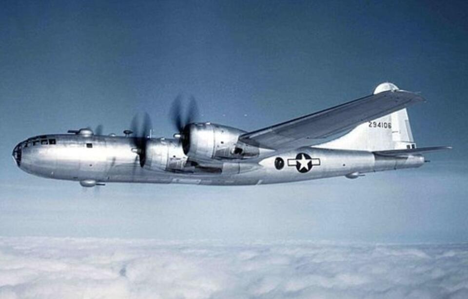 Women were the first to demonstrate flying the Boeing B-29 ...