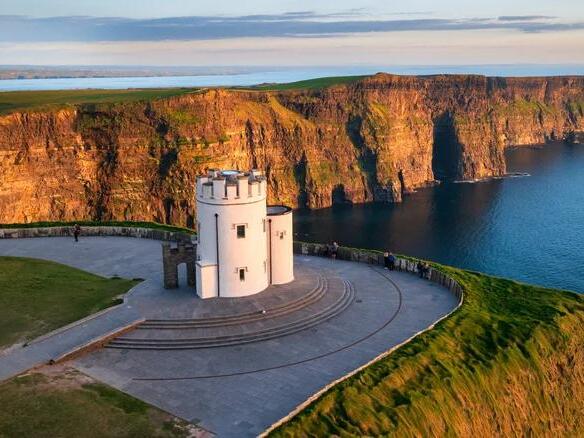 One Of Ireland's Most Iconic Landmarks Is As Scenically Stunning As It ...
