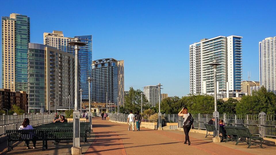 9 Walkable Downtowns Expanding Pedestrian Zones vs 6 Bringing Cars Back ...