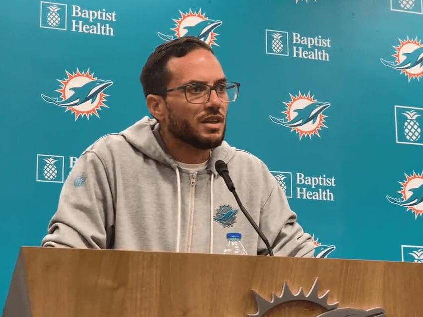 Mike McDaniel Has Set Team Meetings At 24 Minutes Past The Hour To ...