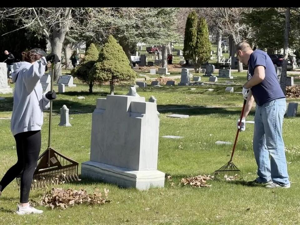 Many volunteers help out with cleanup of Mountain View Cemetery