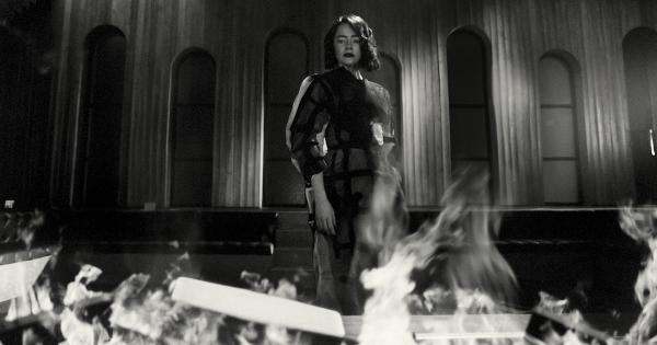 Emma Stone Tries to Smash Her Way Out of a Tech Problem in Squarespace ...