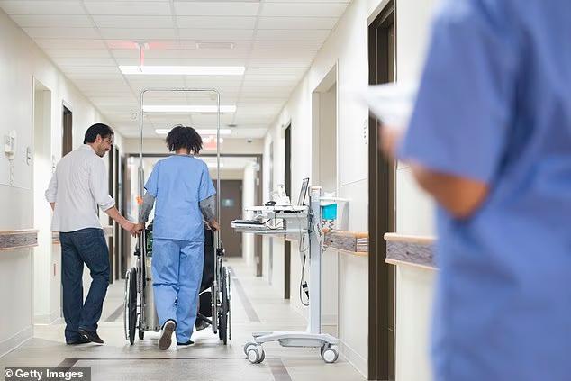 Nurse under fierce fire for delay in admitting screaming mom in labor ...