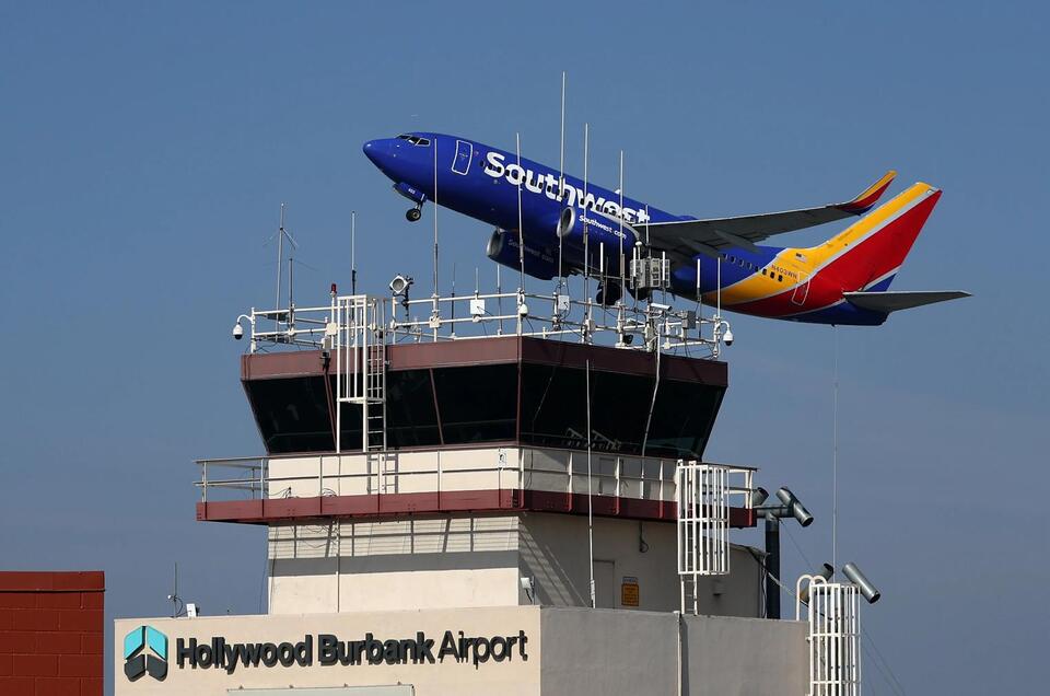 Burbank Airport won’t have air traffic controllers until 10 PM Monday ...