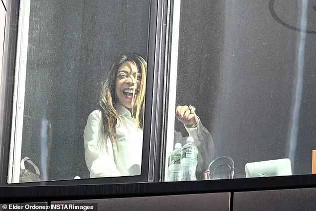 Heartbreaking photo shows Wendy Williams smiling to fans from her ...
