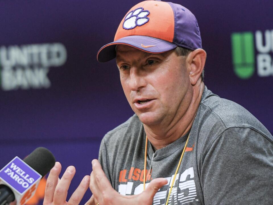Clemson HC Dabo Swinney goes viral for incredibly cringe video where he ...
