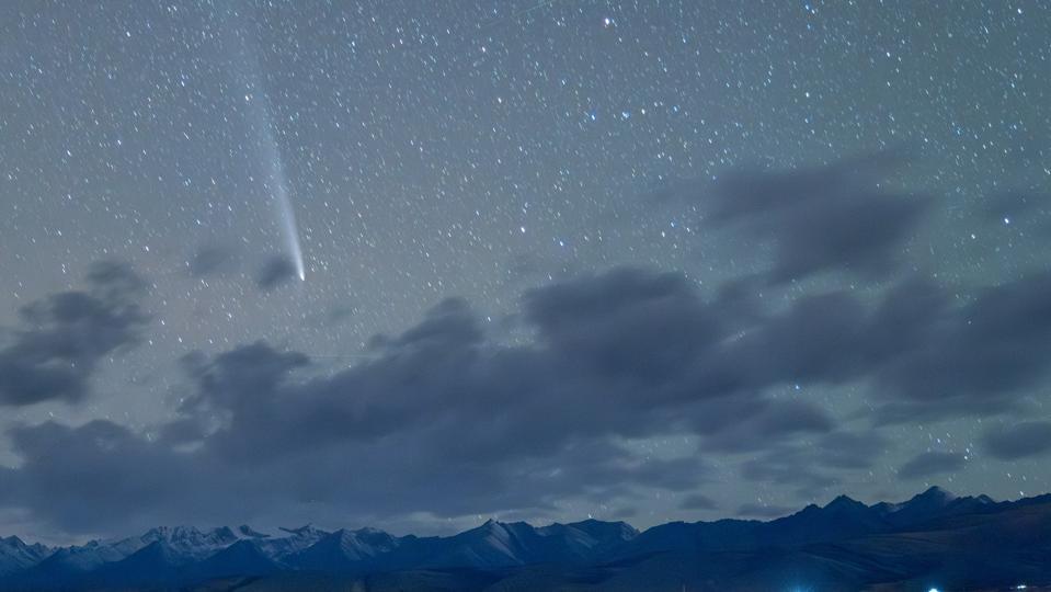 Comet Tracker For Friday: When And Where To See The Two Green Comets ...