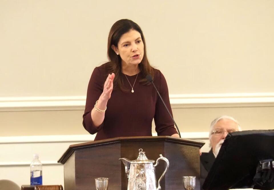 ‘We can’t allow' Mass.-style migrant crisis in Granite State, NH Gov. Kelly Ayotte says - NewsBreak