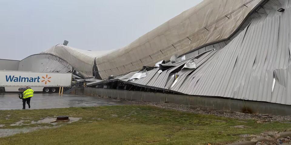 Roof collapses, semis flip at Walmart Distribution Center in Sanger ...