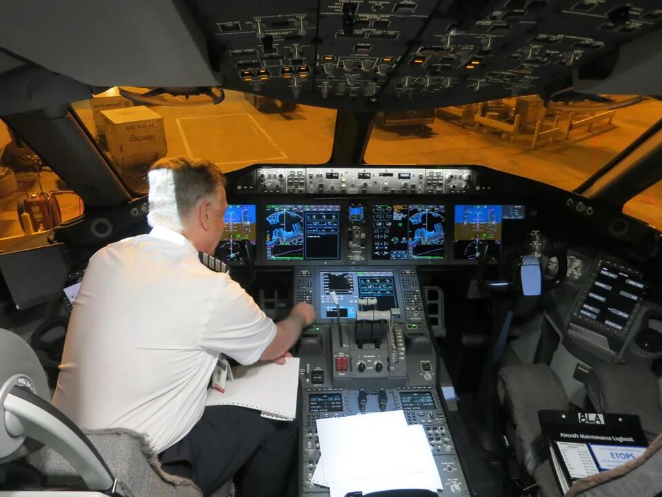 The 1,500-Hour Rule For Airline Pilots Is Making Cockpits Less Safe ...