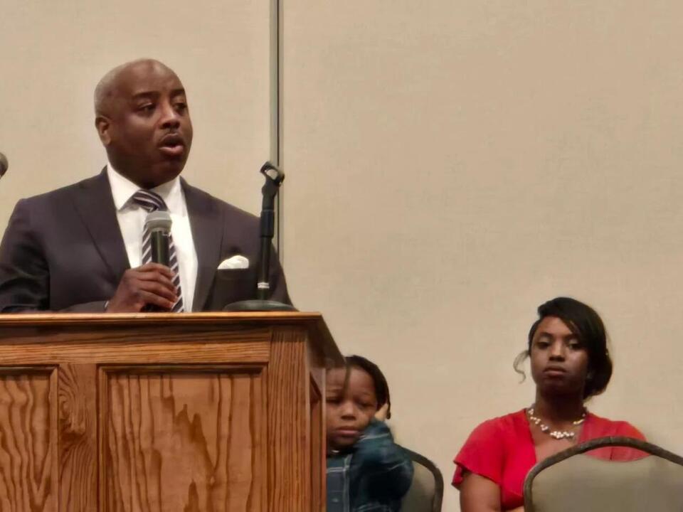 Mayor Ronnie Williams Jr. takes oath of office for Natchitoches