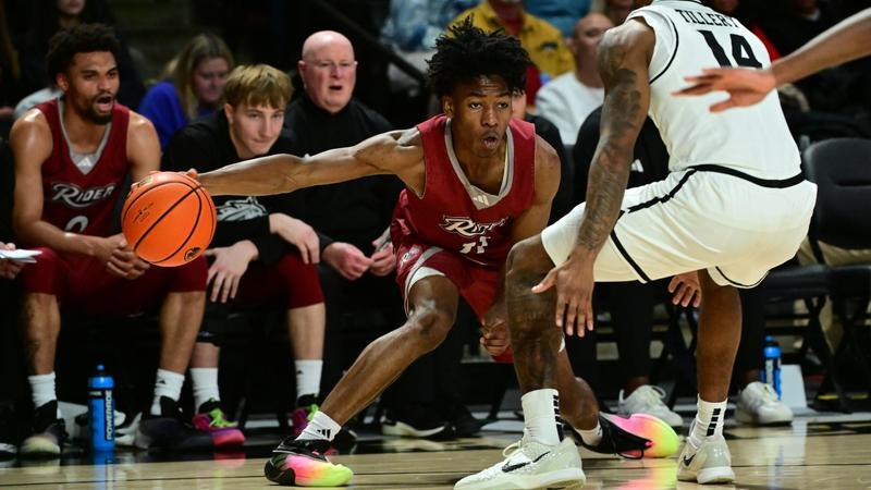 Men's Basketball Erases 14-Point Second-Half Deficit, But Falls to ...