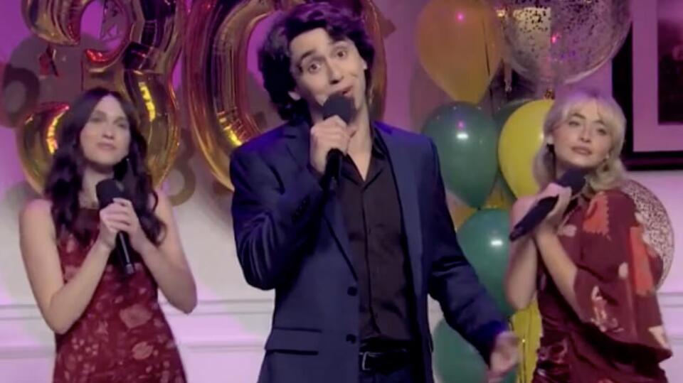 ‘SNL’ Swaps Donald Trump for Taylor Swift—and Domingo—in Cold Open ...