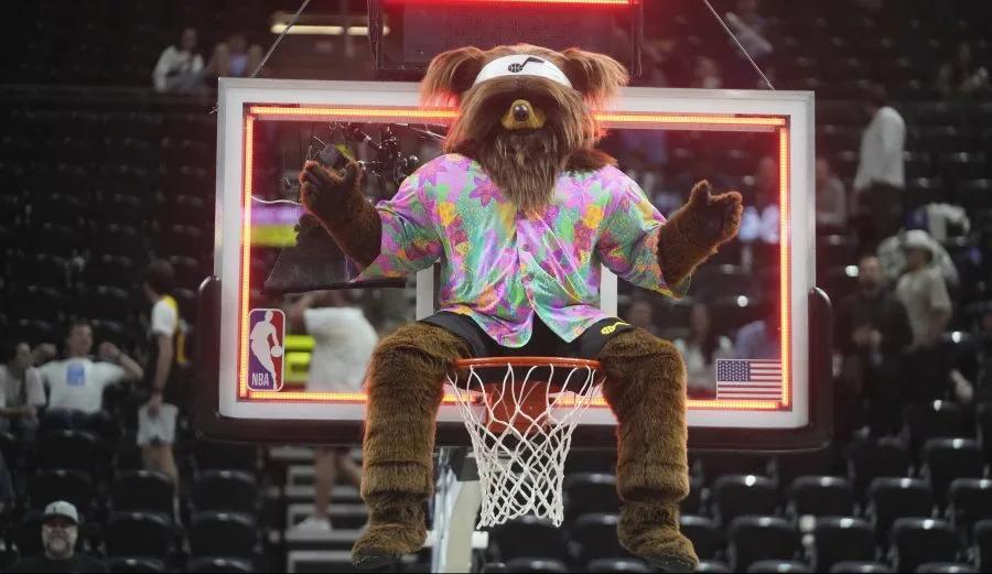‘He gave humanity to the bear’: Man behind the original Utah Jazz Bear ...