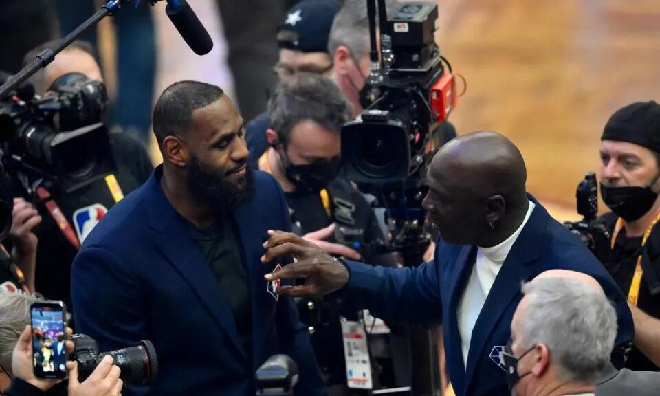 Brandon “Scoop B” Robinson talks about Michael Jordan’s relationship ...