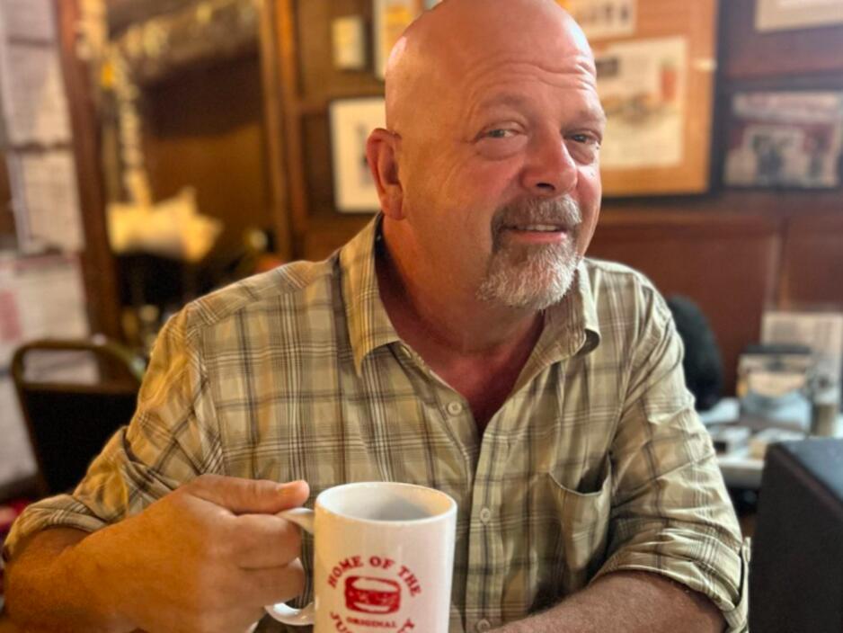 Watch: Rick from 'Pawn Stars' tries a Juicy Lucy on trip to Minneapolis