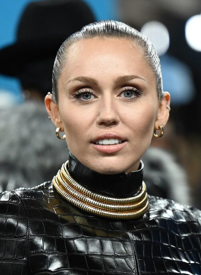 Miley Cyrus breaks silence on ‘feud’ with parents in emotional statement - NewsBreak