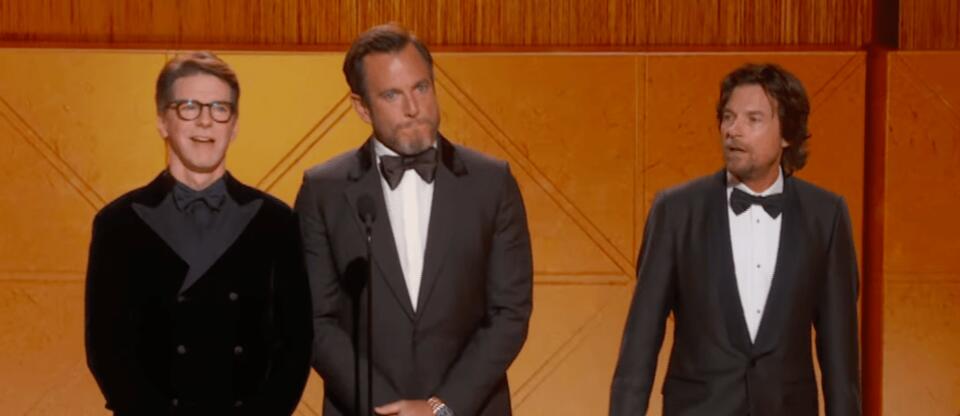 WATCH: Jason Bateman Reacts to Insult While Walking on Stage at Golden ...
