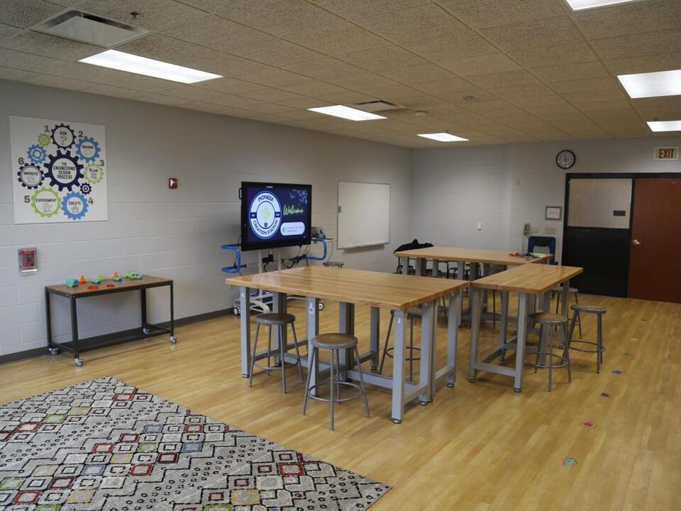 New makerspace at Oconomowoc school for kids with disabilities gives ...