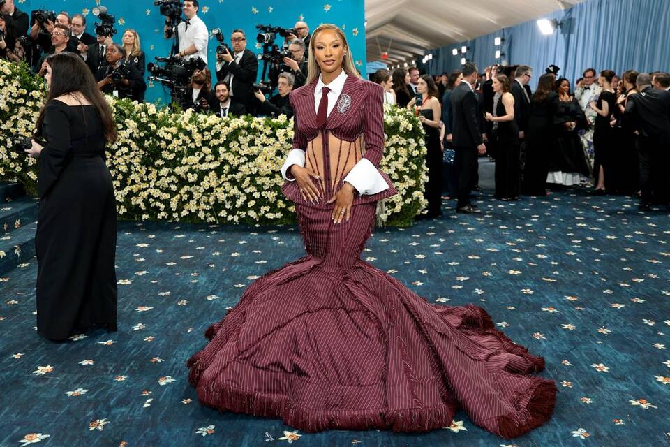 Why LeBron James’ Wife Savannah Attended the 2025 Met Gala Without Him - NewsBreak