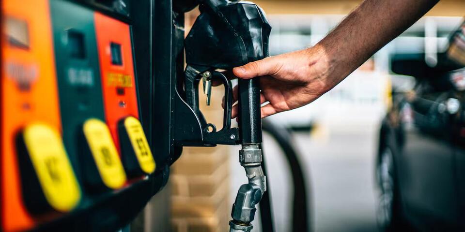 South Carolina gas prices drop by a dime; nationwide average hits below ...