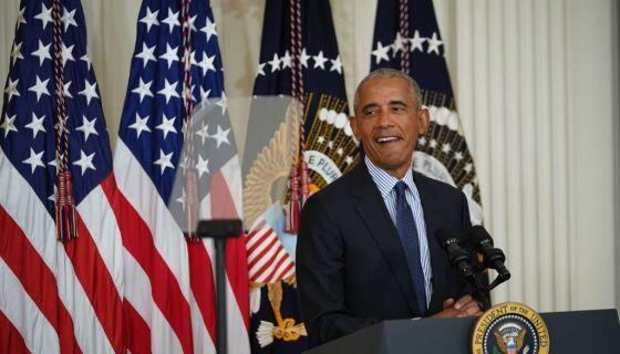 Did Obama Throw Shade At Trump During His White House Portrait ...