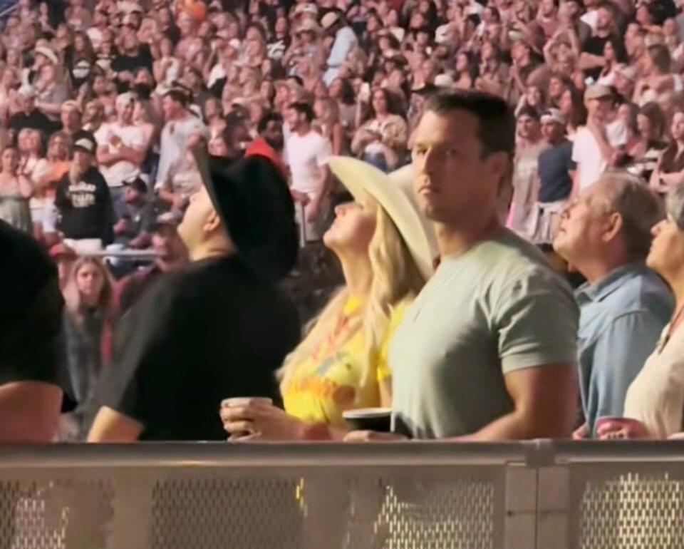 “Cop Mode” – Miranda Lambert’s Former NYPD Husband Goes Viral For ...
