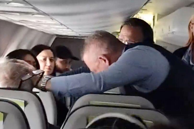 Alaskan Airlines flight attendant goes viral after punching a screaming man who attacked female ...