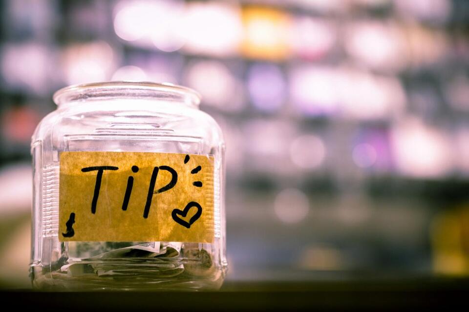 How To Tip, When To Tip, And Why You Should Tip - NewsBreak