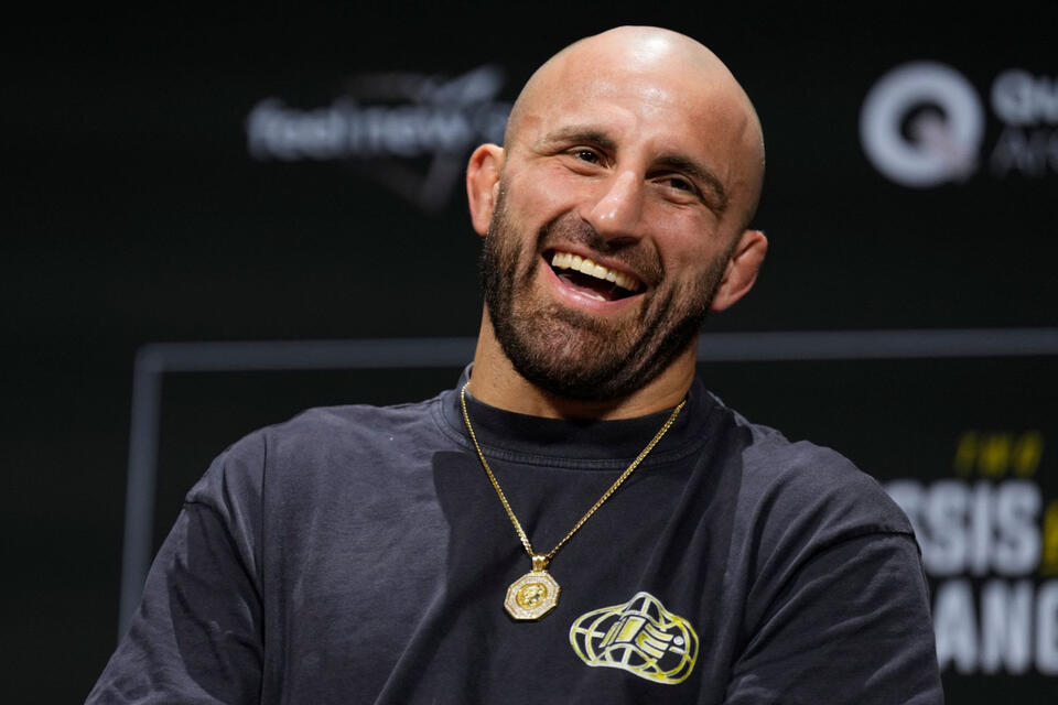 Michael Bisping explains how Alexander Volkanovski benefits from Ilia ...