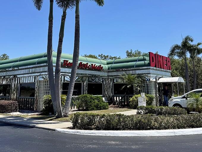 The 1950s-Style Diner In Florida Locals Swear Has The State’s Best Chef ...