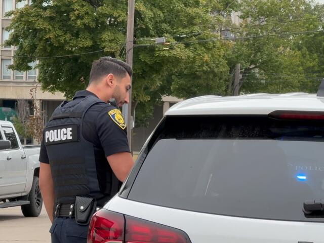 Police officers go undercover in Dearborn to catch distracted drivers ...